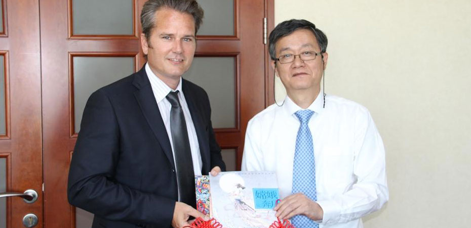 Delegation from Shanghai Library visits UOWD | UOWD
